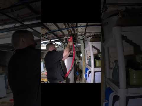 Installing hot water recirculation #plumbing #plumber #plumingandheating #plumbingservices #short