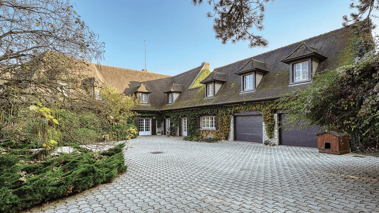 Vast 59-hectare estate 1h30 from Paris