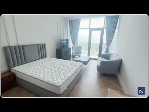 Luxury living: Studio apartment with skyline view in Palm Jumeirah