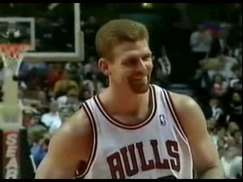 Joe Kleine Gets Chicago Crowd Tacos