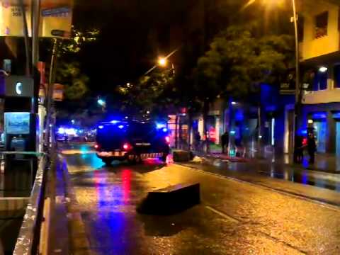 Sona L'Estaca al mig de la revolta #Sants #CanVies