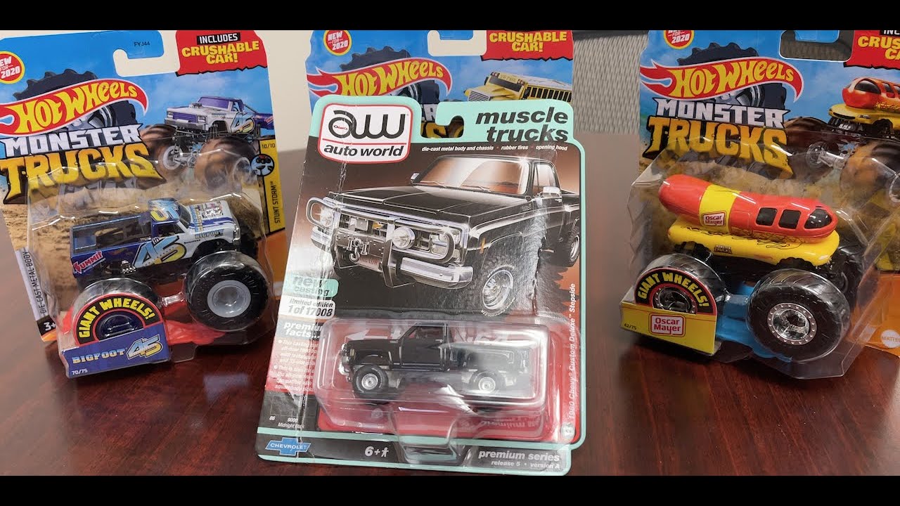 Review Of The AutoWorld AW 1980 Chevy Custom Deluxe Stepside Square Body Truck With A Janky Dash