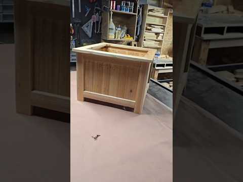 How to build a simple planter box #woodworking #diy #planter