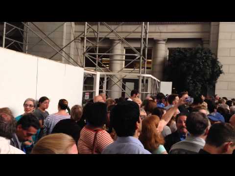 First half of 360 degree pan of Joshua Bell crowd at Union Station
