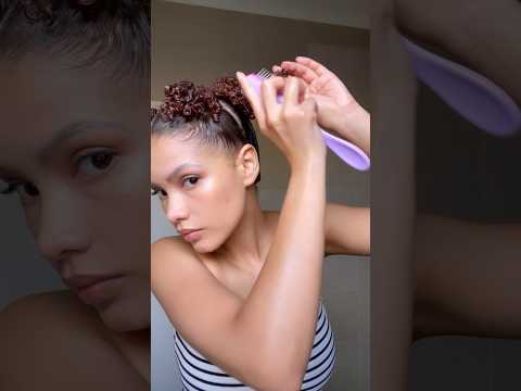 Short 3b / 3c curly hairstyle using eco styling gel .
