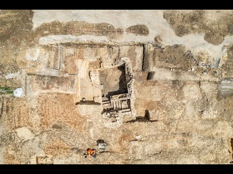 They find in Metlosedum of the Senones a large domus with a large underground cave