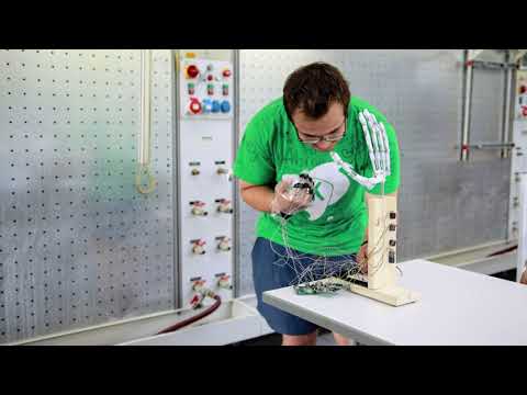 "Informationstechnik" vorgestellt von Jule und Lea