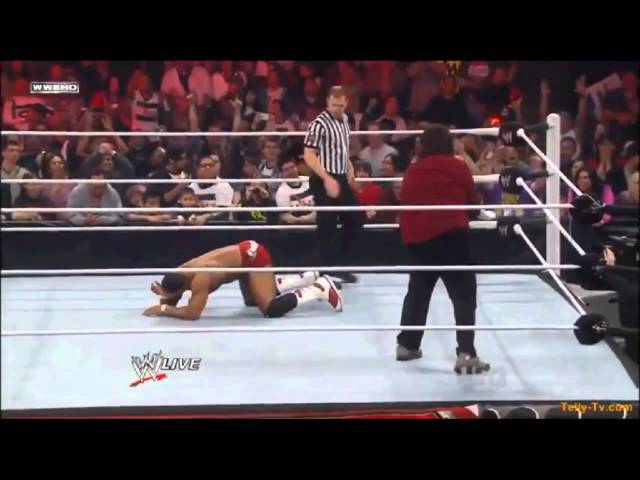 5 WWE Legends With The Weakest Finishers