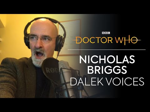 Nicholas Briggs Demonstrates How To Be A ‘Doctor Who’ Dalek – COMICON