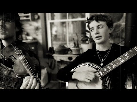 Margo MacSweeney plays “Sinful to Flirt” – THE HOBBLEDEHOY