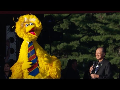 JIM YONG KIM AND BIG BIRD at the Global Citizen Festival 2015