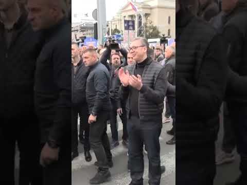 Grupi i serbëve nga Kosova, rrahin njerëz, e mashtrojnë se ecën këmbë