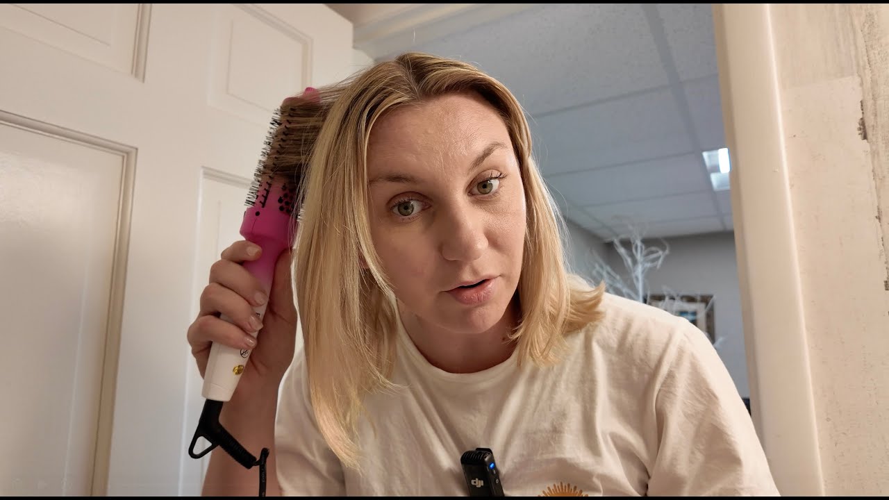 1.5-Inch Thermal Brush - Ceramic Ionic Heated Round Brush for 90's Full-Bodied Style, Volumizing