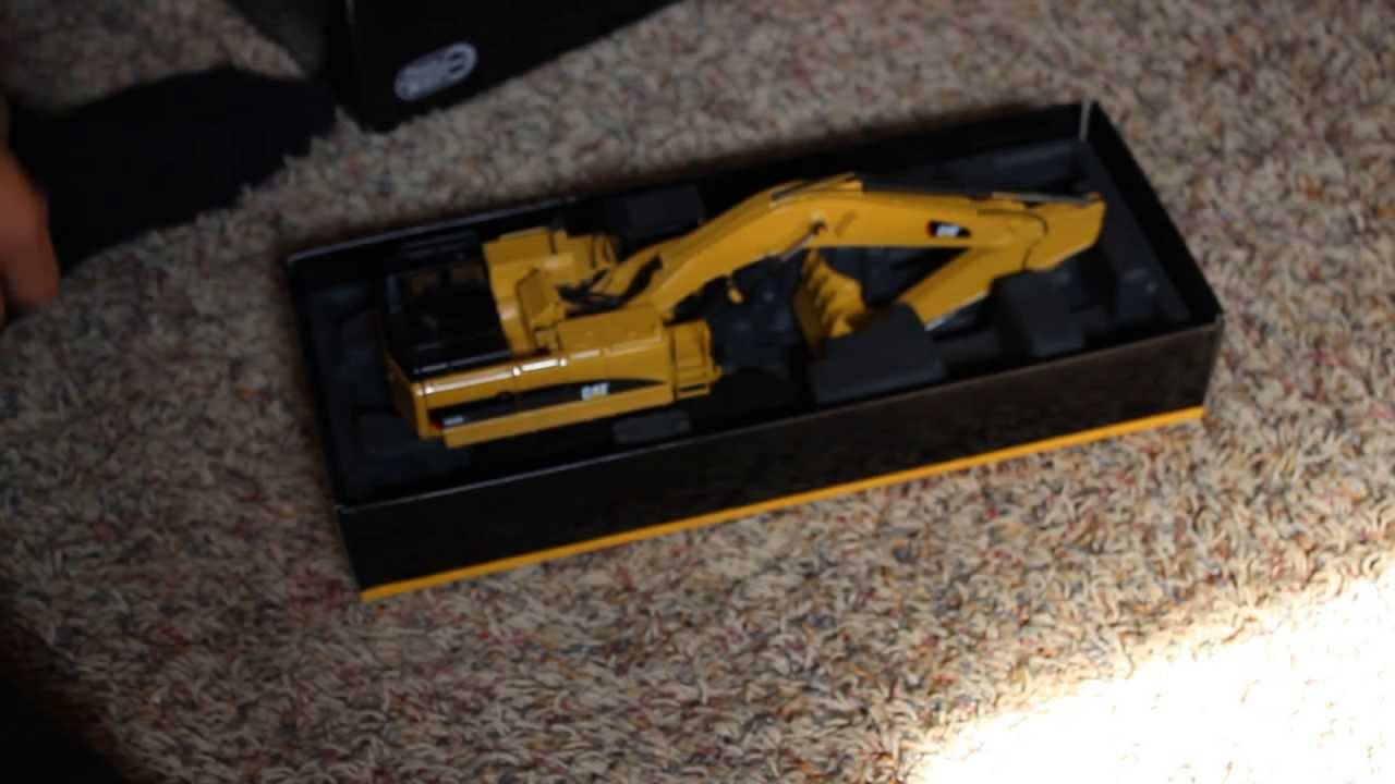 CCM Cat 385C L Unboxing