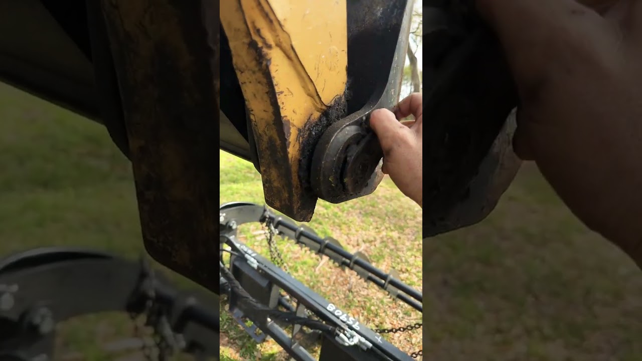 Caterpillar 257b2 Skid Steer Bucket bushing pin replacement #caterpillar #skidsteer #heavyequipment