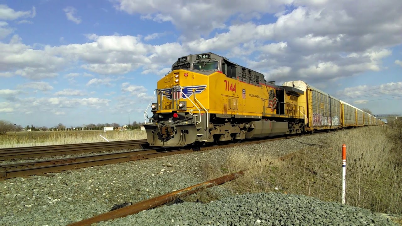 UP 7144 train engine