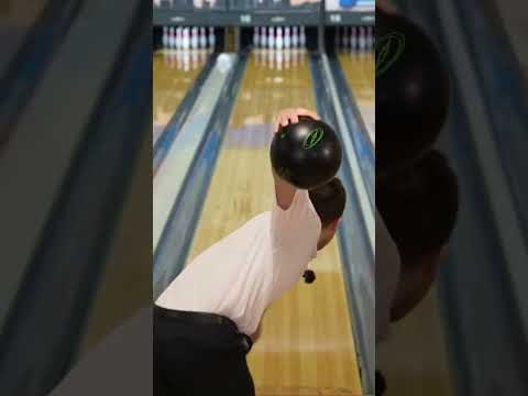 Curving the lane with Urethane #shorts #bowling #bradandkyle #bowlingcompetition #bowlingball