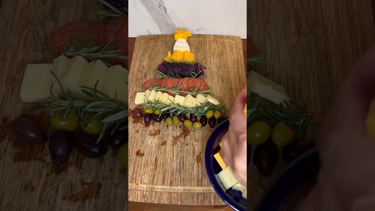 Christmas Tree Charcuterie Board #charcuterie #charcuterieboard