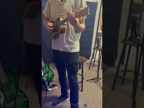 Here’s what an electric ukulele can do! Effects used: down one octave, delay, distortion #ukulele