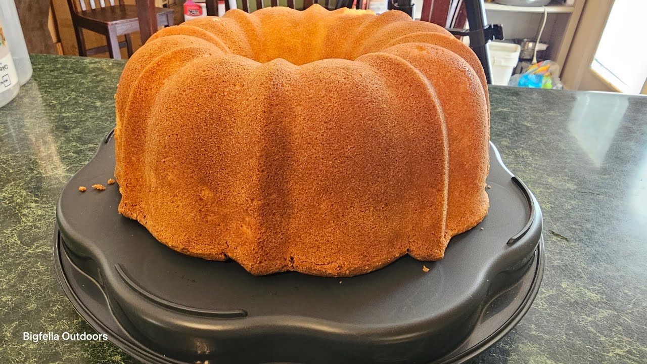 7Up Pound Cake: Super Delicious and Super Simple to Make