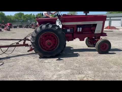 International 966 Tractor in Online Auction