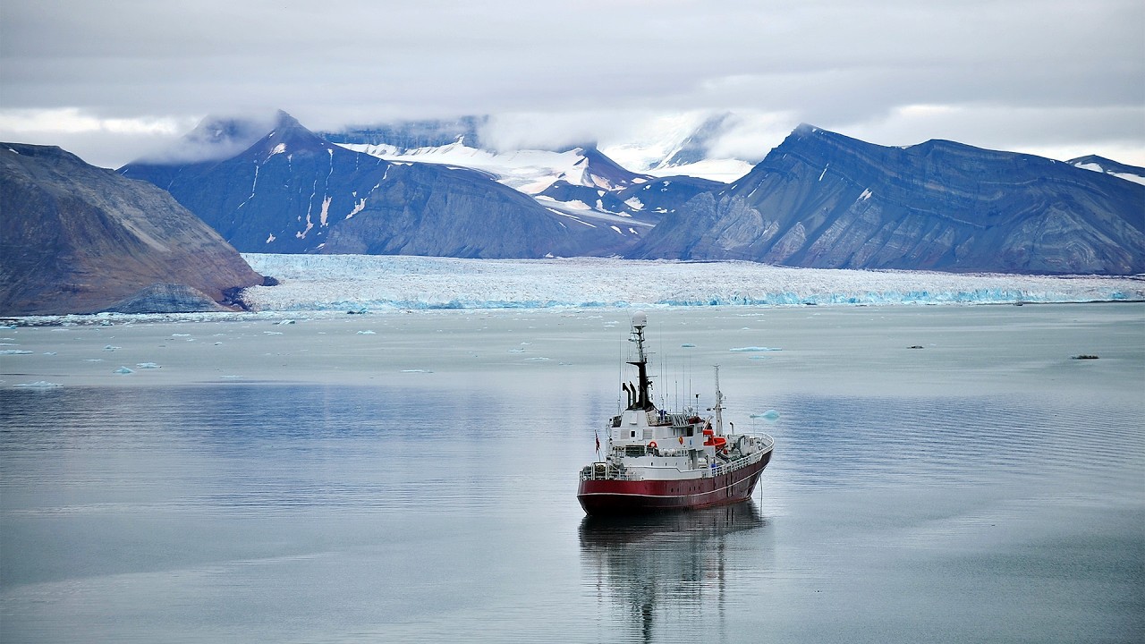 A Christmas Journey to the Arctic (4K Documentary)