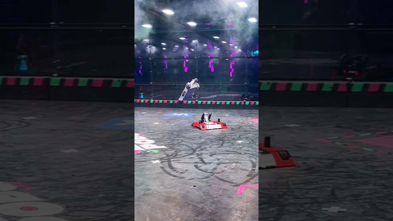 Opposing vertical spinners #battleofrobots ##battle #robots #robotics #shorts