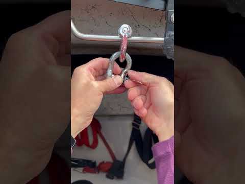 Mousing a shackle with stainless steel wire.