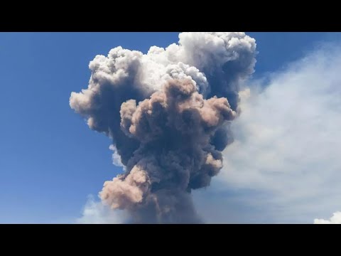 Striking images of Mount Etna’s eruption • FRANCE 24 English
