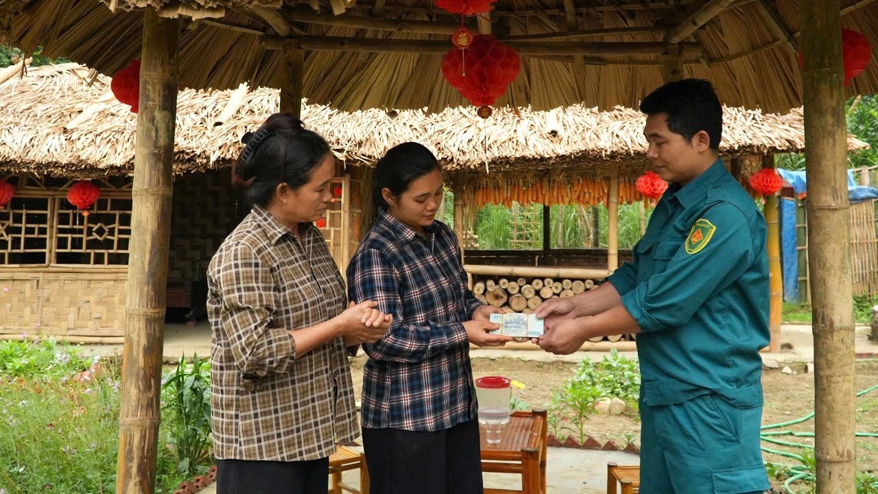 The police have arrived at Mrs. Tam's house - what makes Xiao Mi so happy?