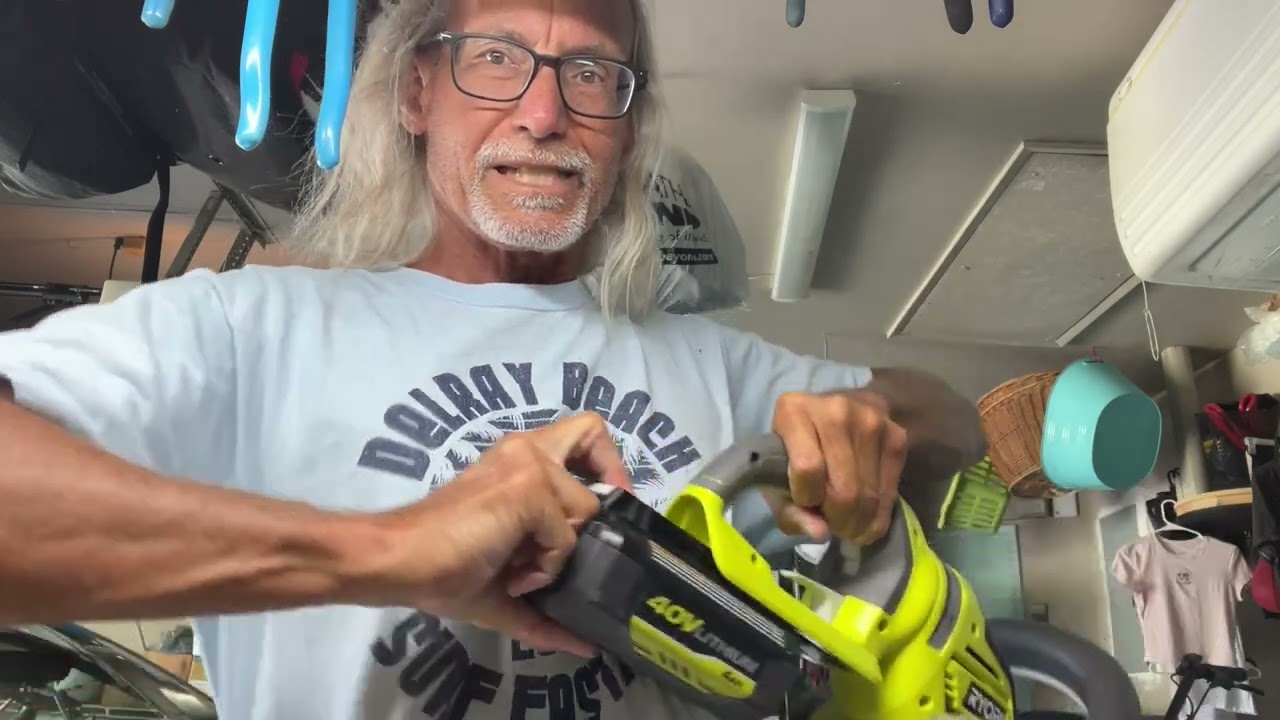How to remove the 40 V Battery from Ryobi Hedge trimmer