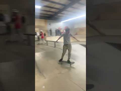 Poser 🤦♂️ #skateboardingisfun #shorts #shortvideo #skateeverydamnday #poser #beginner #bad #skater