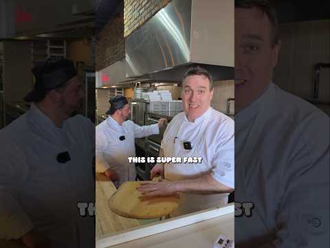 2 Ways To Make Pizza | Screen vs Peel 🍕