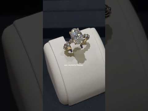 Diamonds totally heal the soul 🧘🏽♀️💎 #martinbinder #diamond #engagementring