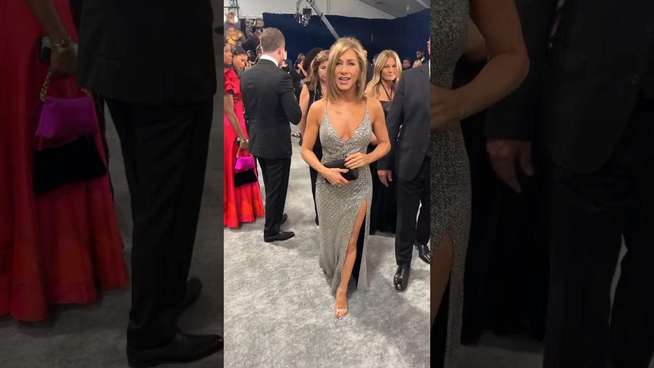 #JenniferAniston shining down the #SAGAwards red carpet. 🤩 #shorts