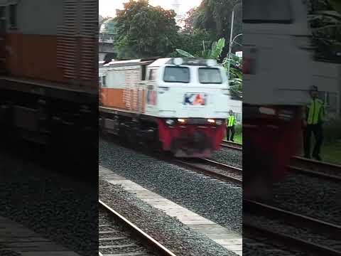 Kereta Api Jayakarta Premium Ngebut #keretaapiindonesia #keretaapi #kai #train #keretaapingebut