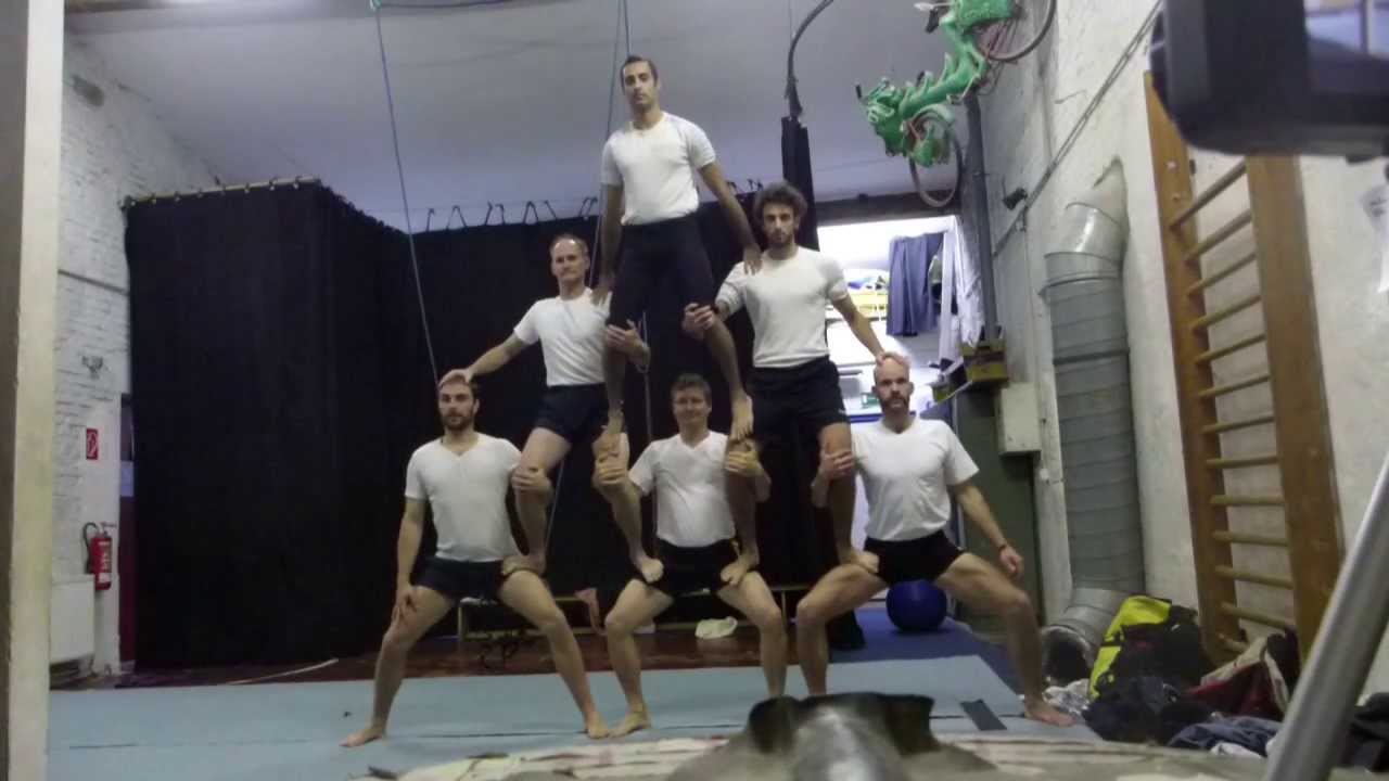 Pyramidenbau - Human Pyramids