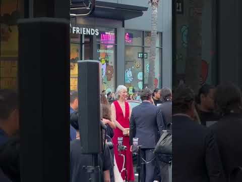 Keanu reeves loves his fans & girlfriend #johnwick #ballerina movie premiere