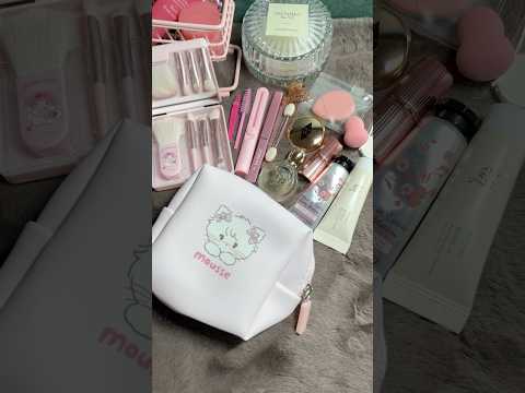 What’s in my bag 🎀 Mini makeup unpacking asmr 💘 #cute #cat #bag #makeup #asmr #packing #shorts