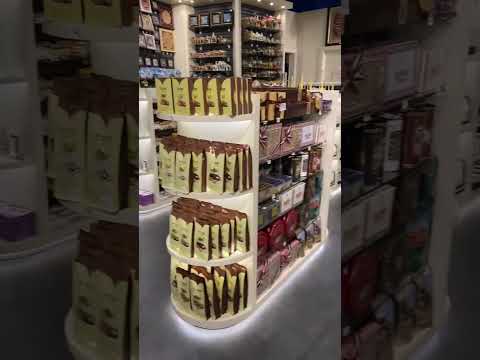 Best Souvenir Store for Tourists in Dubai #dubai #travel #shopping #dubaitour #shorts #souvenir