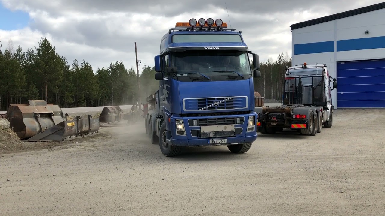 Lastbil dragbil Volvo FH16-34 8X4 med vändskiva