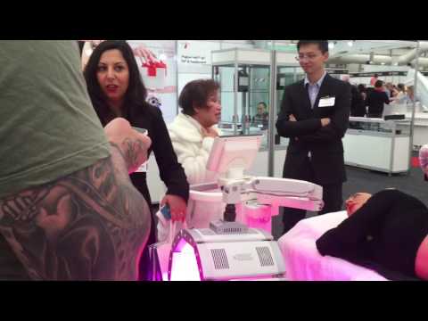 kuma shape demo with small handle beauty expo in Australia with Ausmed