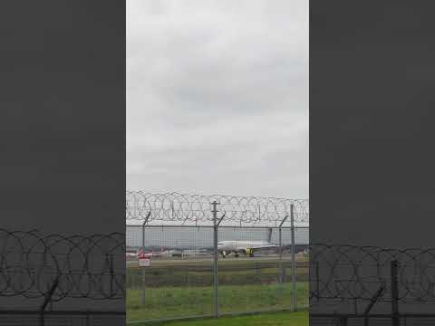 Vueling Airbus A319-112 LANDING At London Gatwick Airport (LGW) From Florence (FLR)