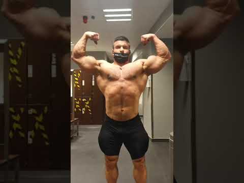 Spanish Bodybuilder Muscle Flexing #17