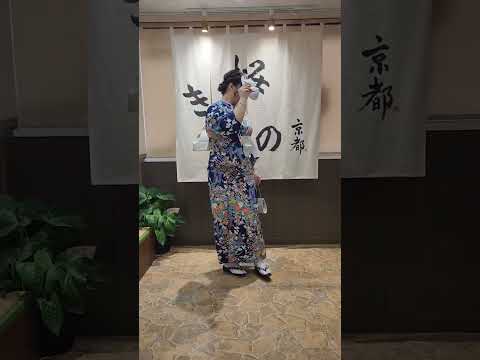Navy floral kimono meets playful kitsune mask. Traditional beauty with a touch of mystery in Kyoto!