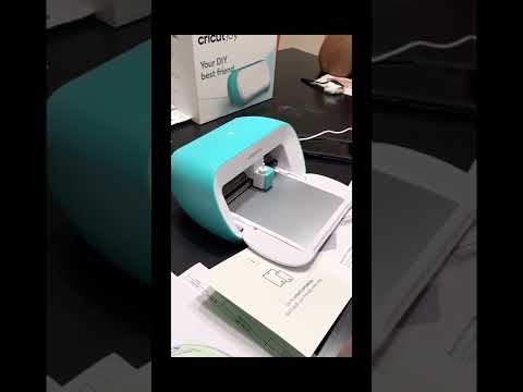 First Time Using My Cricut Joy Machine | DIY Phone Decal