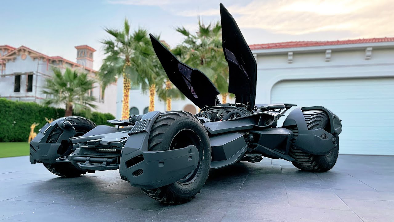 Sergi Galiano Checks Out a Crazy Real-Life 'Dawn of Justice' Batmobile ...
