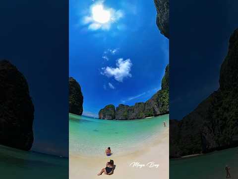 Dünya’nın en güzel plajlarından biri olan Maya Bay, Phuket Tayland.