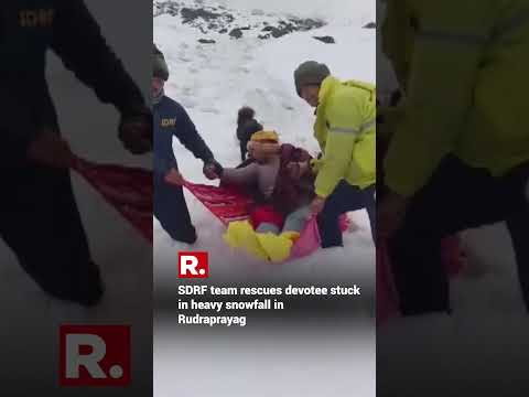 SDRF team rescues devotee stuck in heavy snowfall in Rudraprayag #shorts