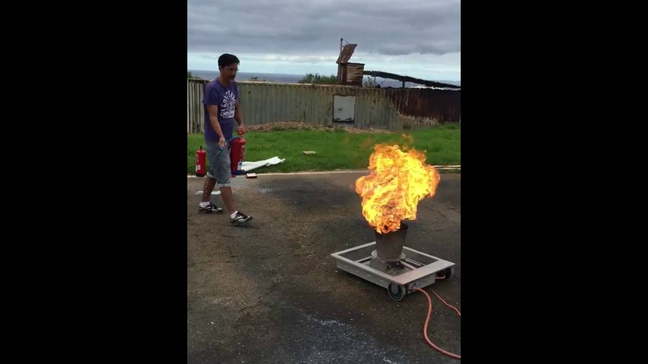 Eficacia de un extintor de agua frente a fuego tipo C